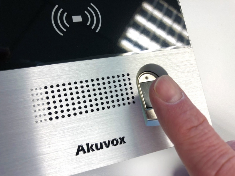 Akuvox IP Touchscreen Door Intercom Unit with secure Face Recognition ...